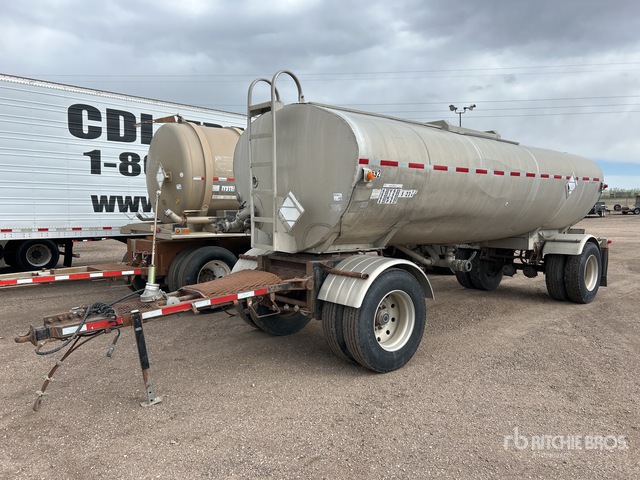 1990 West-Mark 4100 gal T/A Pup Tanker Trailer | Ritchie Bros. Auctioneers