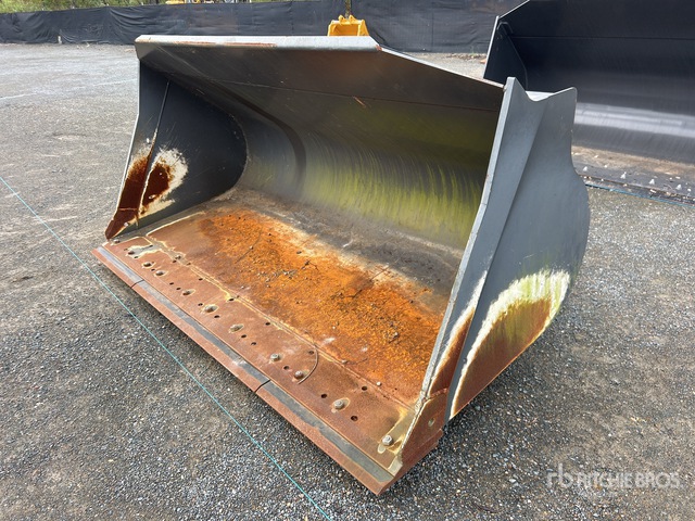 CNH 2900 mm General Purpose Wheel Loader Bucket | Ritchie Bros. Auctioneers