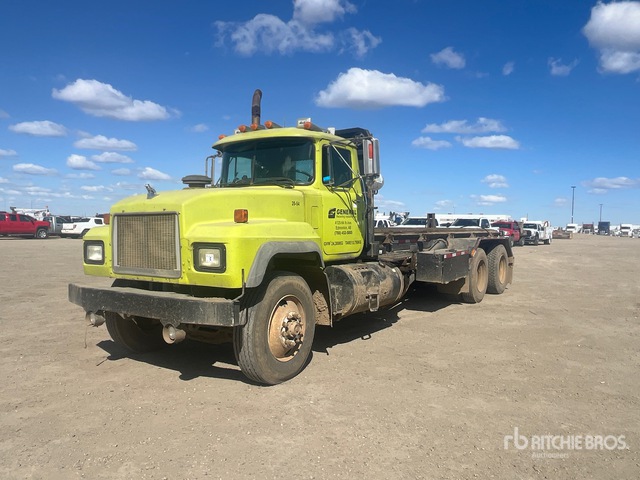 2000 Mack RD688ST Roll-Off Truck | Ritchie Bros. Auctioneers