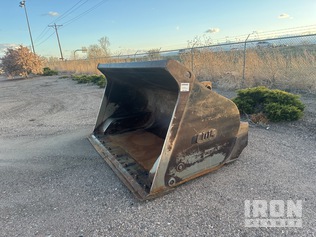 CWS Industries 112 in 5.5 cyd Q/C Rollout Wheel Loader Bucket - Fits ...
