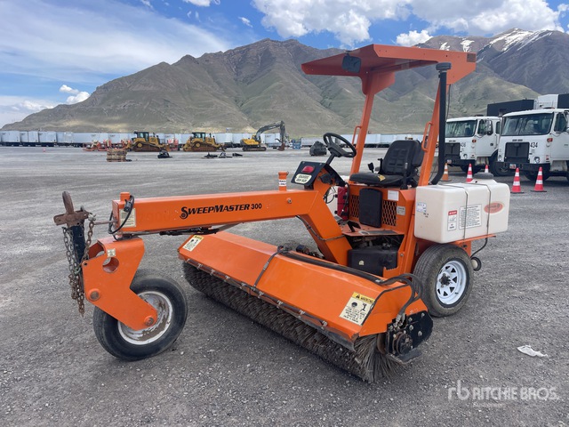 2015 Lay-Mor SM300 Self-Propelled Broom | Ritchie Bros. Auctioneers