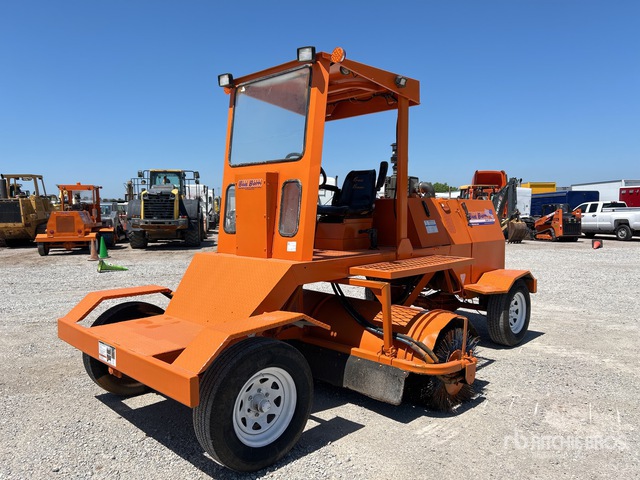 2018 Broce RCT-350 Self-Propelled Broom | Ritchie Bros. Auctioneers
