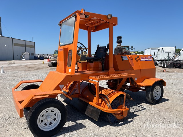 2018 Broce RCT-350 Self-Propelled Broom | Ritchie Bros. Auctioneers