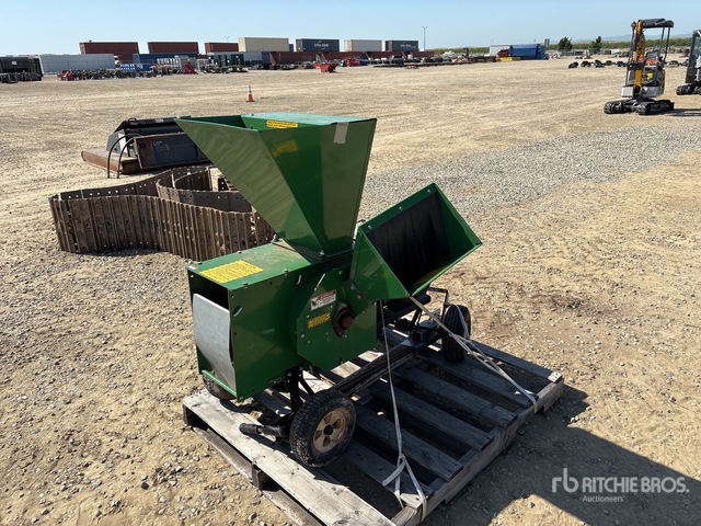 Mighty Mac 12P/PT/PE Tow-Behind Wood Chipper | Ritchie Bros. Auctioneers