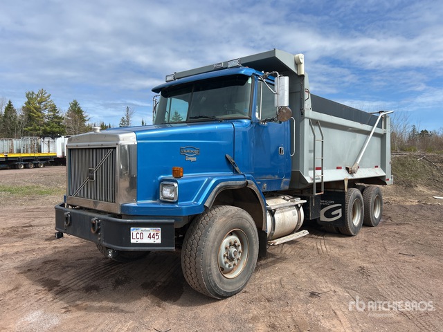 2001 Volvo ACL 6x4 T/A Camión dumper | Ritchie Bros. Auctioneers