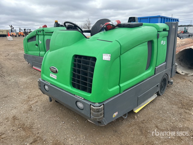 2019 Tennant M30 Ride-On Scrubber/Sweeper Combo Floor Scrubber ...