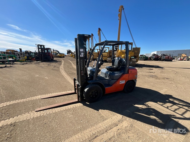 2013 Toyota 8FGU32 6500 lb Pneumatic Tire Forklift | Ritchie Bros ...