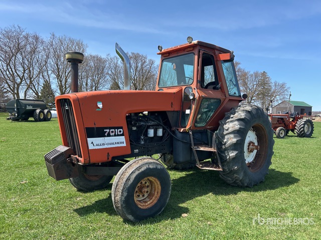 Allis Chalmers 7010 2WD Tractor | Ritchie Bros. Auctioneers
