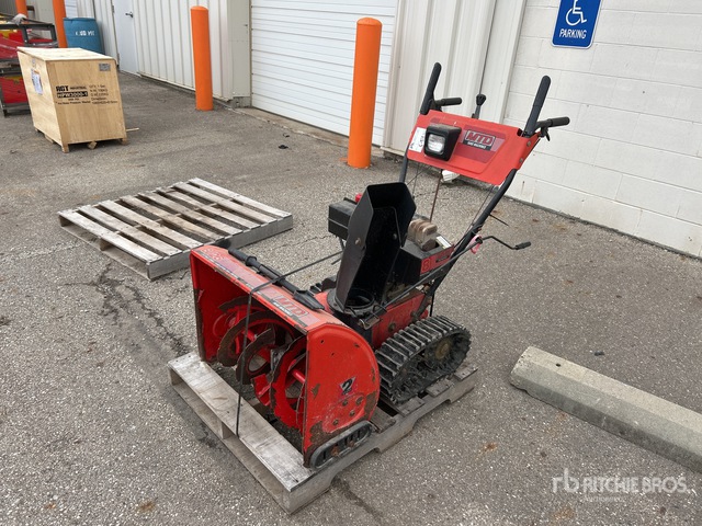 MTD 317E742F352 26 in Tracked Snow Blower | Ritchie Bros. Auctioneers