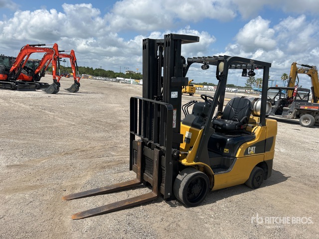 2016 Cat 2C6000 5150 lb Cushion Tire Forklift | Ritchie Bros. Auctioneers