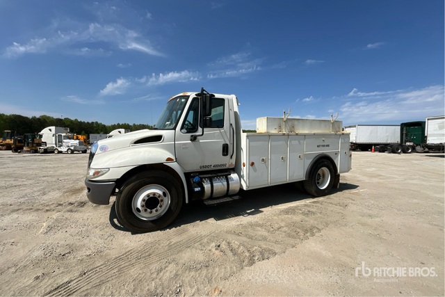 2017 International 4300 4x2 Utility Truck | Ritchie Bros. Auctioneers