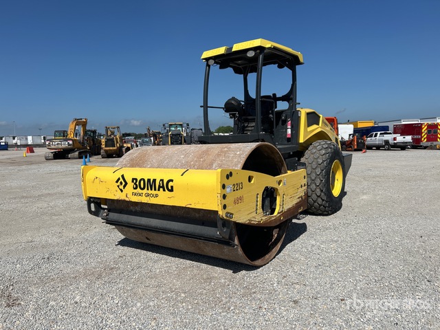 2022 Bomag BW211D-5 Smooth Drum Compactor | Ritchie Bros. Auctioneers