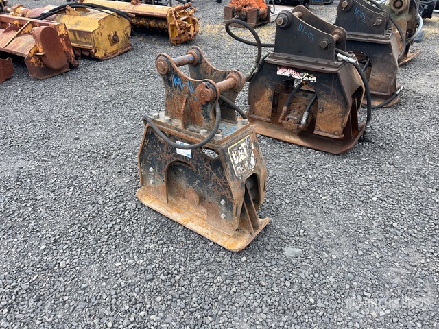 Cat CVP16 24 in Vibratory Plate Compactor Attachment | Ritchie Bros ...