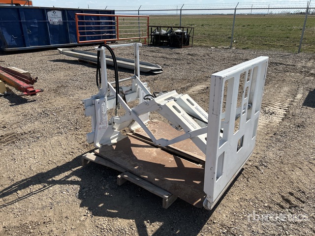 Cascade Push/Pull Forklift Attachment | Ritchie Bros. Auctioneers