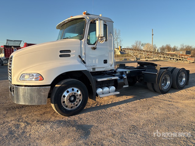 2016 Mack CXU613 6x4 T/A Day Cab Truck Tractor | Ritchie Bros. Auctioneers