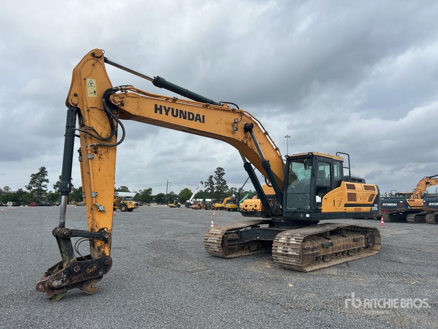 2019 Hyundai HX330L Tracked Excavator | Ritchie Bros. Auctioneers