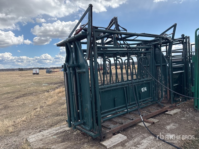 Hi-Hog Hydraulic Driven Squeeze Chute | Ritchie Bros. Auctioneers