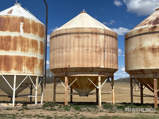 Trail-Rite FB73 +/- 73 ton 2 Ring Fertilizer Hopper Grain Bin | Ritchie ...