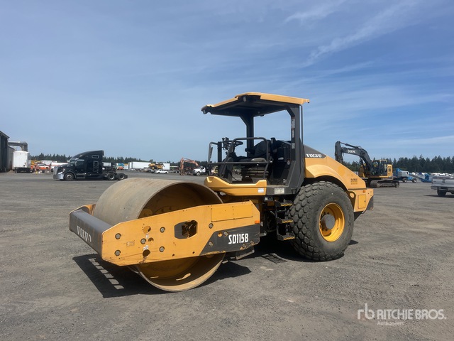 2017 Volvo SD115B Smooth Drum Compactor | Ritchie Bros. Auctioneers