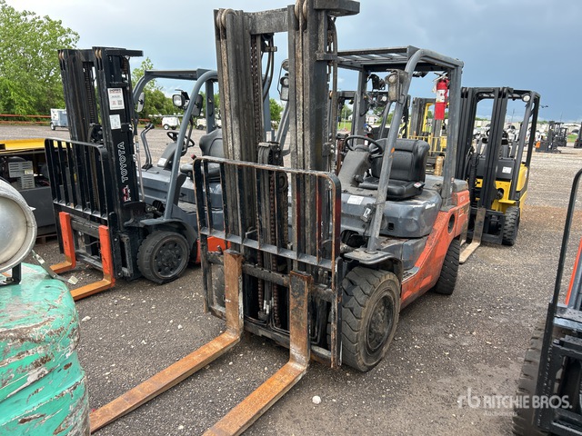 2021 Toyota 8FDU32 6500 lb Pneumatic Tire Forklift | Ritchie Bros ...