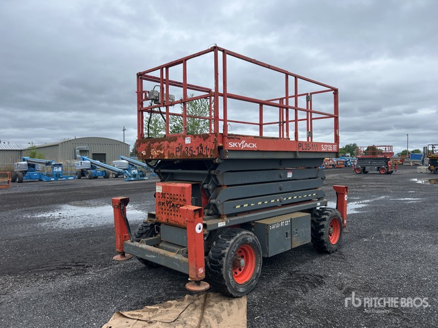 2014 Skyjack SJ7135 4x4 Dual Fuel Scissor Lift | Ritchie Bros. Auctioneers