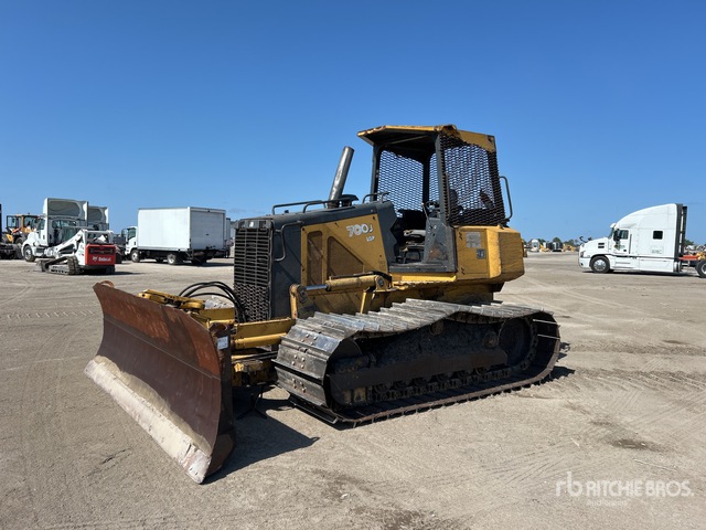 2005 John Deere 700J Crawler Dozer | Ritchie Bros. Auctioneers