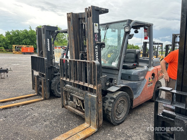 2019 Toyota 8FD35U 7000 lb Pneumatic Tire Forklift | Ritchie Bros ...