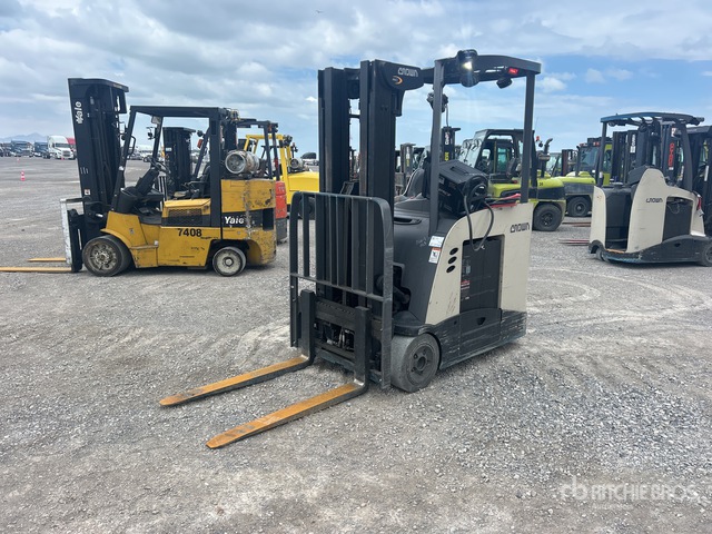 2021 Crown RC5545-40 3800 lb Electric Forklift | Ritchie Bros. Auctioneers