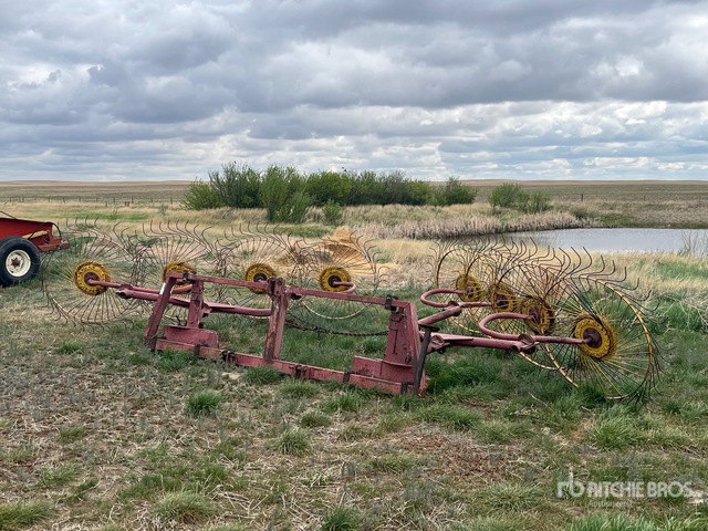 3-Point 8 Wheel Rastrillo de pastos | Ritchie Bros. Auctioneers