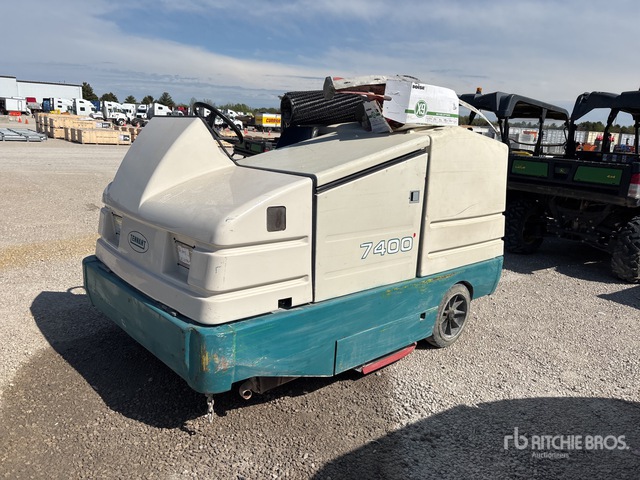 2004 Tennant 7400 Ride-On Floor Sweeper (Inoperable) | Ritchie Bros ...