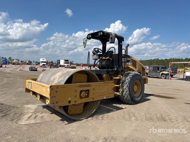 2016 Cat CS54B Smooth Drum Compactor | Ritchie Bros. Auctioneers