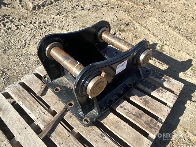 13 in Excavator Coupler - Fits Cat 320 | Ritchie Bros. Auctioneers