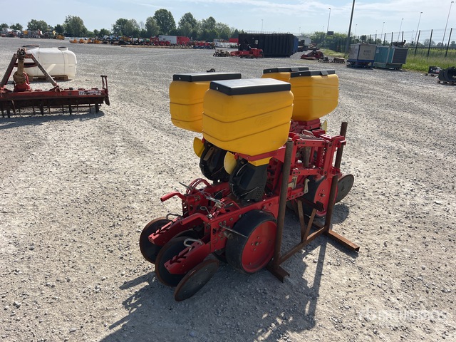 Matermacc 8230 Seeder Parts | Ritchie Bros. Auctioneers