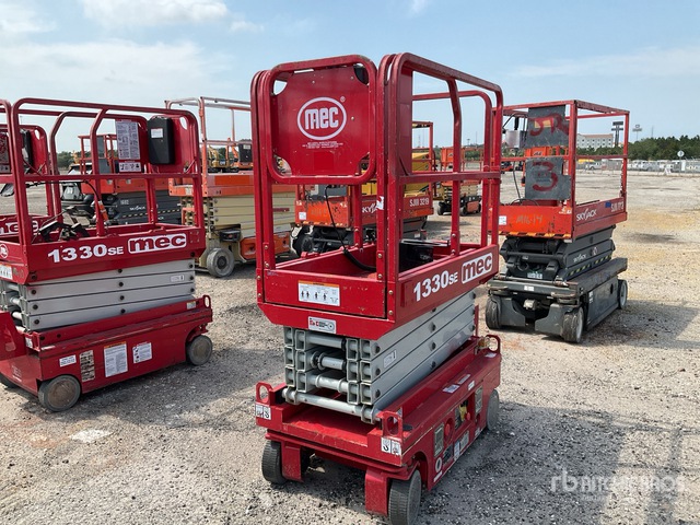 2019 MEC 1330SE Electric Scissor Lift | Ritchie Bros. Auctioneers