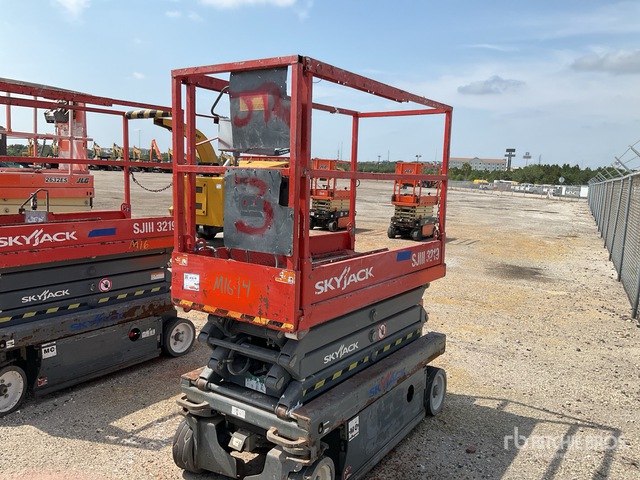 2016 Skyjack SJIII-3219 Electric Scissor Lift | Ritchie Bros. Auctioneers