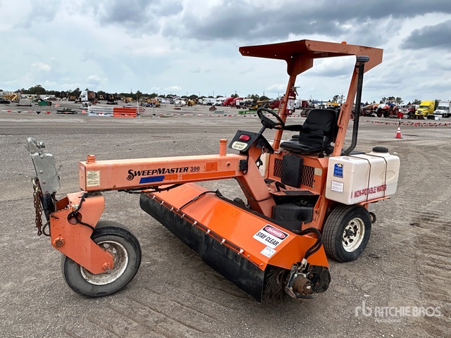2014 Lay-Mor SM300 Self-Propelled Broom | Ritchie Bros. Auctioneers