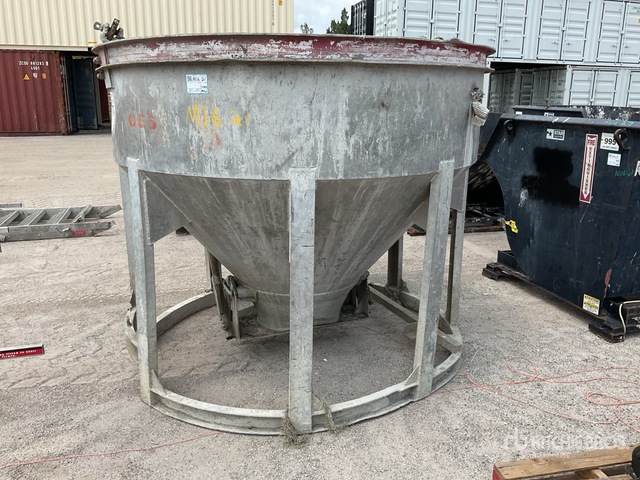 2010 M&B Mag BB40 4 yd Concrete Bucket | Ritchie Bros. Auctioneers