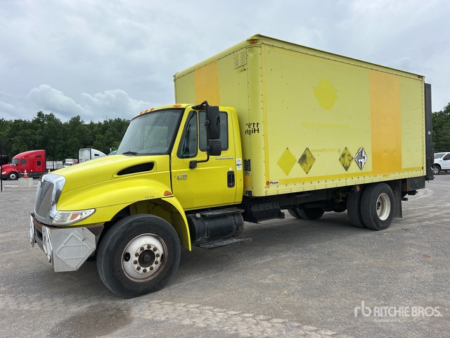 2004 International 4200 4x2 Moving Van Truck | Ritchie Bros. Auctioneers