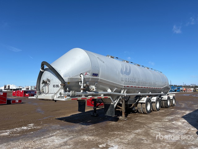 2000 Bedard Quad/A Pneumatic Bulk Trailer | Ritchie Bros. Auctioneers