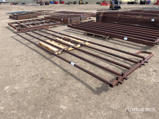 16 ft x 5 ft Steel Piping Panel para ganado | Ritchie Bros. Auctioneers