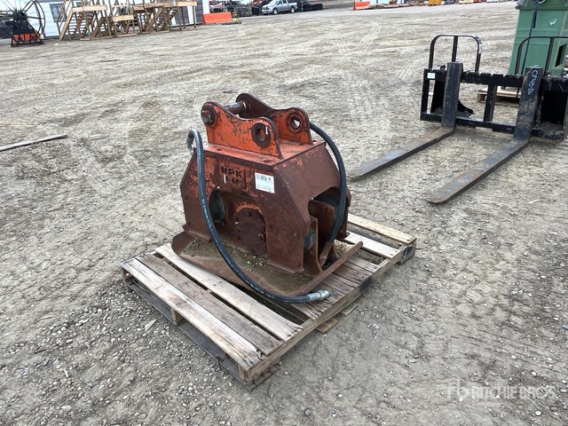 32 in NPK Plate Compactor Attachment | Ritchie Bros. Auctioneers