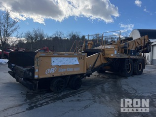2010 Blaw-Knox MC-330 Wheel Asphalt Transfer Machine in Millbury ...