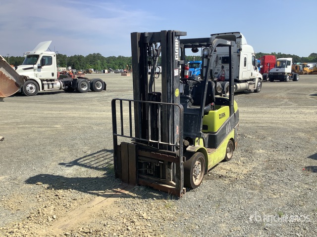 2015 Clark C30CL 5450 lb Cushion Tire Forklift | Ritchie Bros. Auctioneers