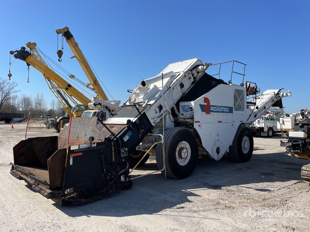 2004 Roadtec SB-2500C Wheel Asphalt Transfer Machine | Ritchie Bros ...