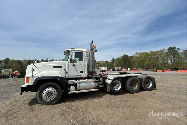 2007 Mack CL733 6x4 Cabina per trattore stradale 3 assi | Ritchie Bros. Auctioneers