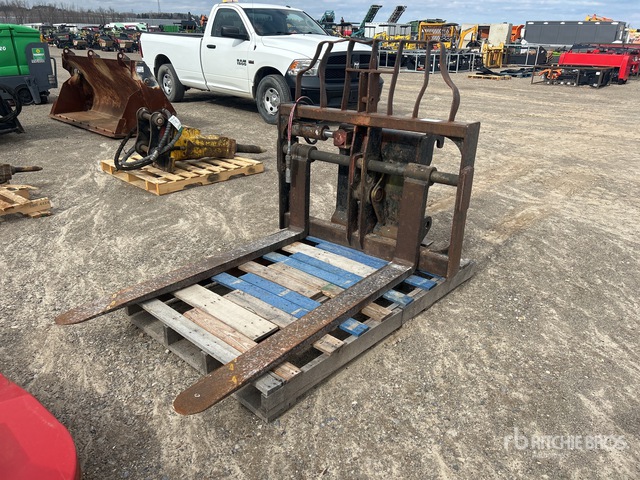 Cat 59 in Hydraulic Telehandler Pallet Forks | Ritchie Bros. Auctioneers