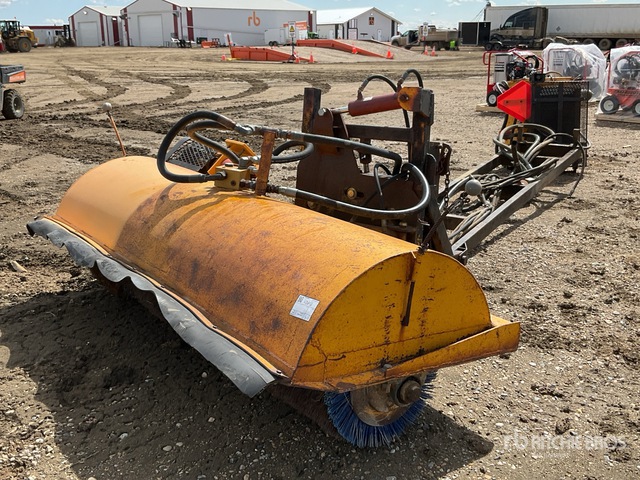 94.5 in Bottom-Mounted Sweeper Attachment | Ritchie Bros. Auctioneers