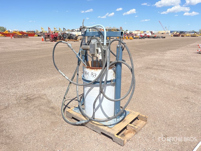 Braydenwerks 00748.055.OR Pneumatic Caulking Gun | Ritchie Bros ...