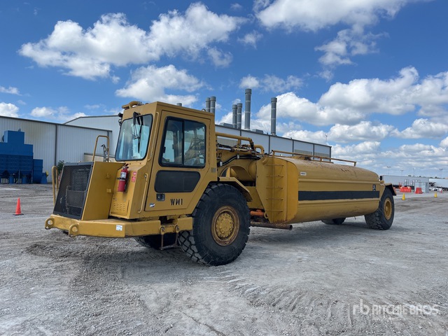 2007 Cat 613C Series II 5000 gal 4x2 Vagón transportador de agua ...