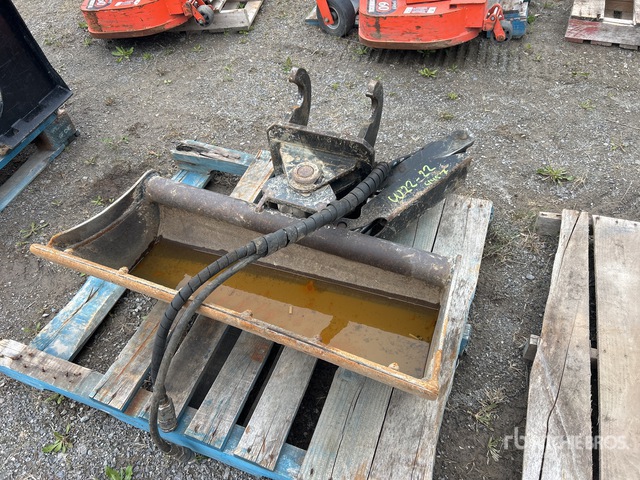 Rivard 36 in Q/C Hydraulic Tilting Excavator Bucket - Fits Wacker ...